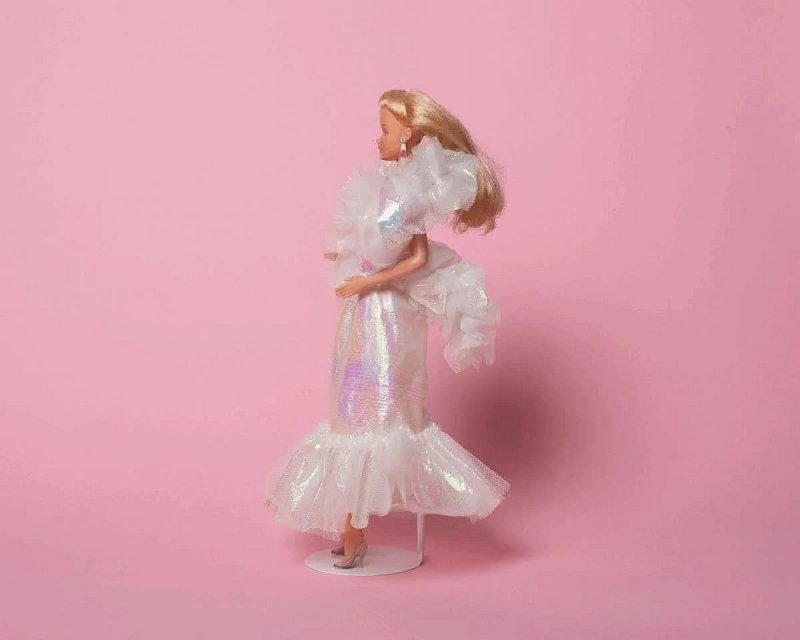 Hoe Barbie haar figuurtje weer in een modern vrouwbeeld ritste