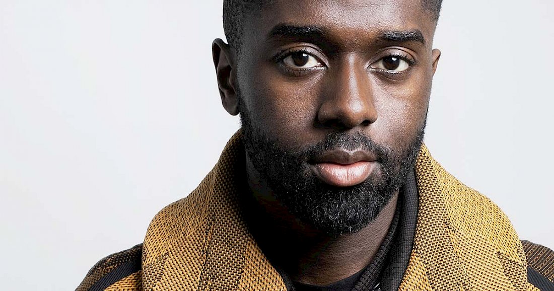 Rapper Nnelg brengt een ode aan Little Ghana in de Bijlmer: ‘Ey, je ...