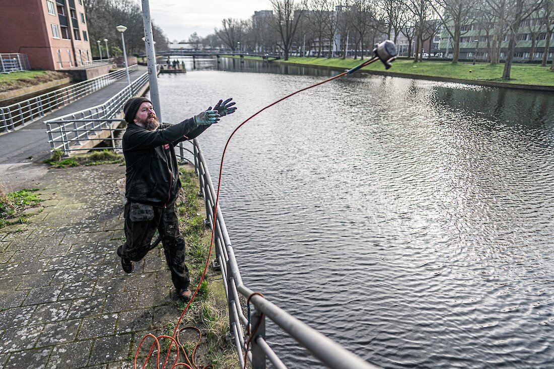 Jan Duurt Dijkman wil net zo lang doorgaan met magneetvissen tot ...